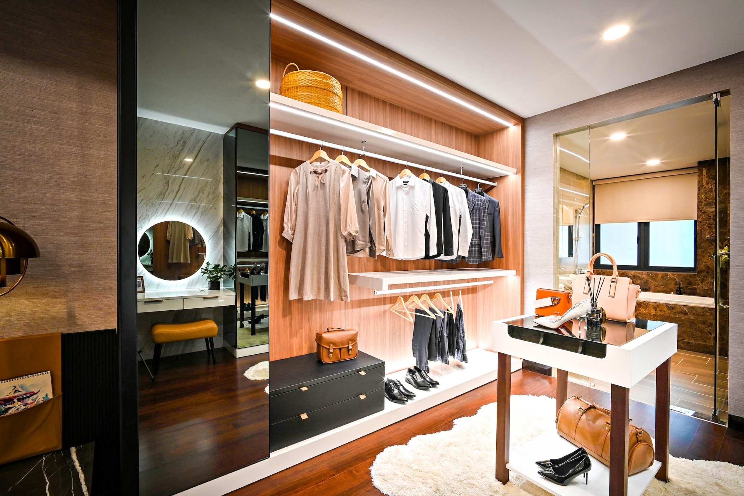 How to Reduce Closet Clutter • Home Tips